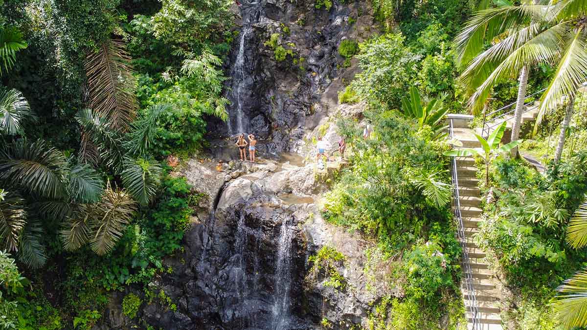 Gembleng Waterval: natuurlijke infinity pools in de jungle - Het Andere ...
